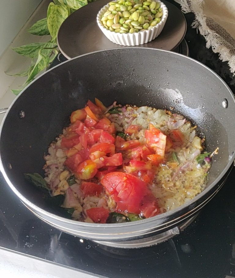 MOCHAKOTTAI KUZHAMBU | CHETTINADU MOCHAI KULAMBU / AVAREKALU CURRY ...