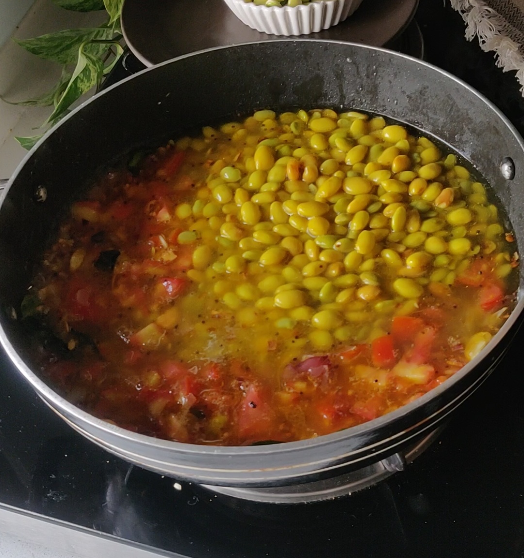 MOCHAKOTTAI KUZHAMBU | CHETTINADU MOCHAI KULAMBU / AVAREKALU CURRY ...