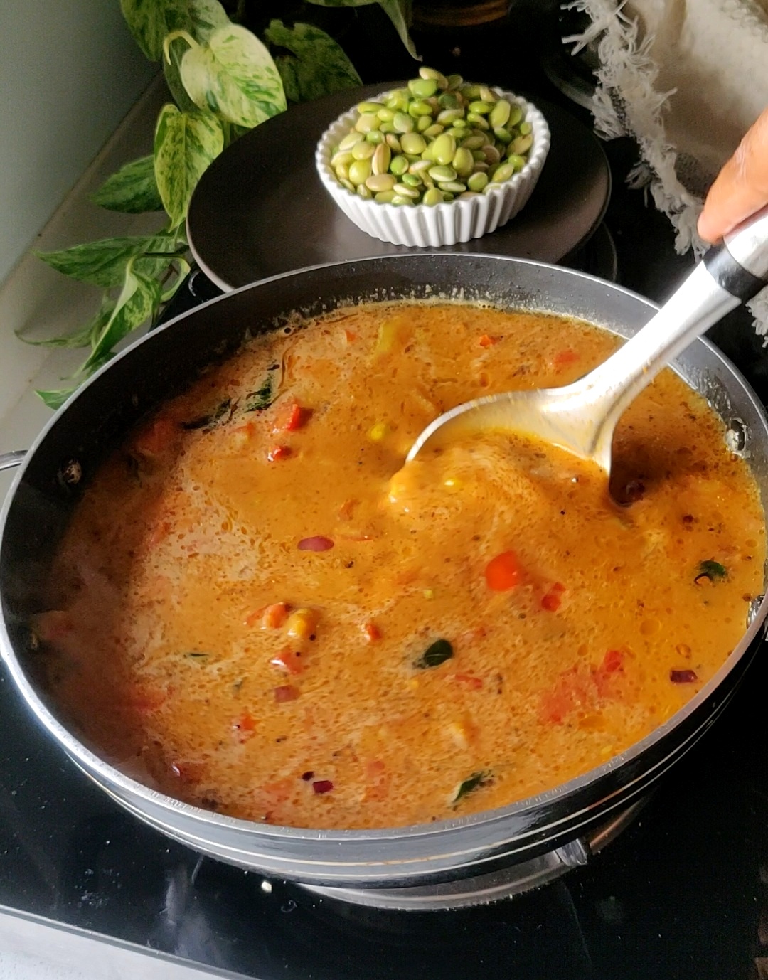 MOCHAKOTTAI KUZHAMBU | CHETTINADU MOCHAI KULAMBU / AVAREKALU CURRY ...