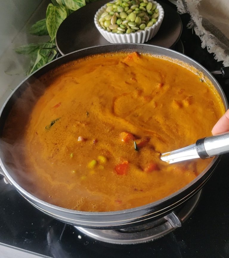 MOCHAKOTTAI KUZHAMBU | CHETTINADU MOCHAI KULAMBU / AVAREKALU CURRY ...