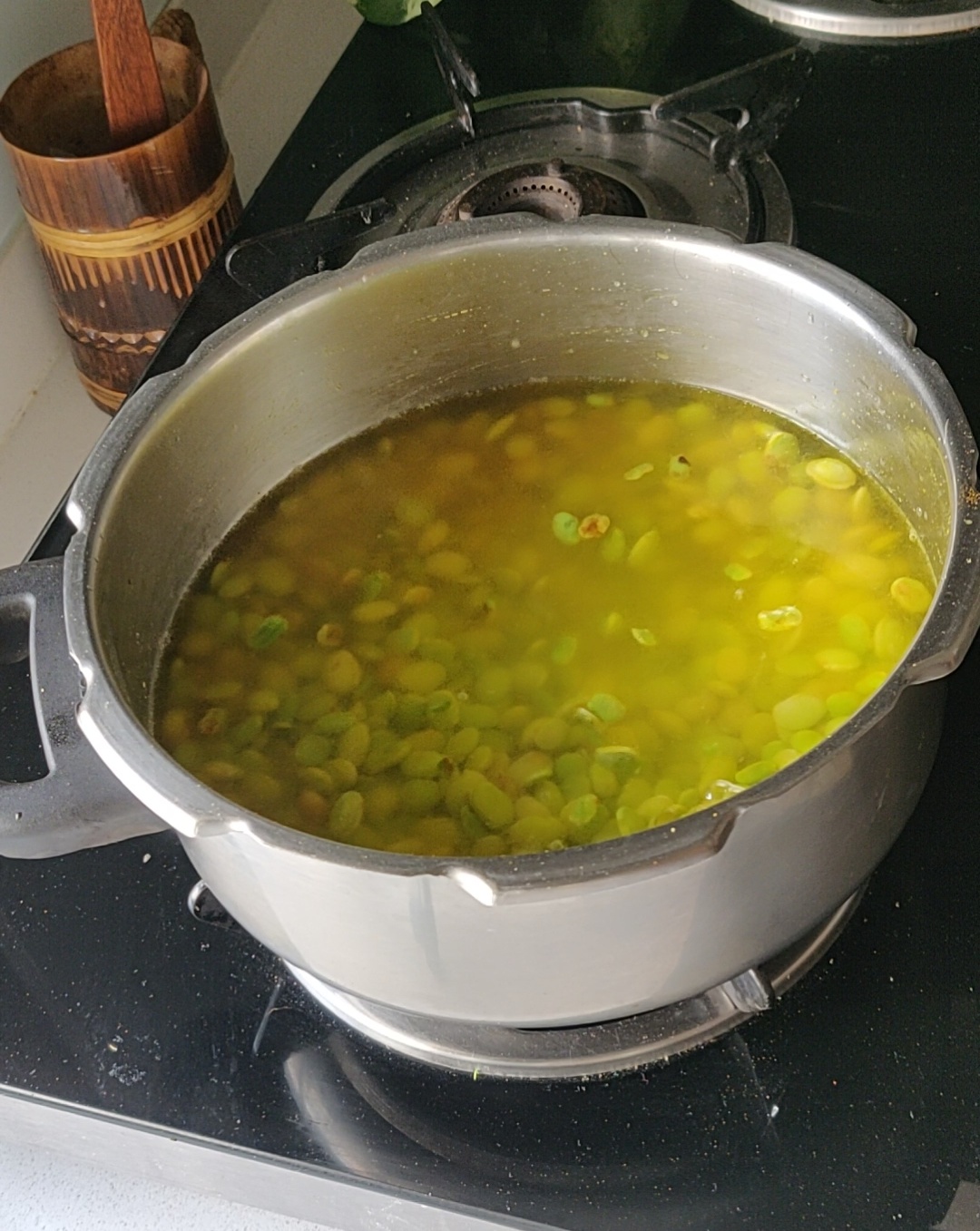 MOCHAKOTTAI KUZHAMBU | CHETTINADU MOCHAI KULAMBU / AVAREKALU CURRY ...
