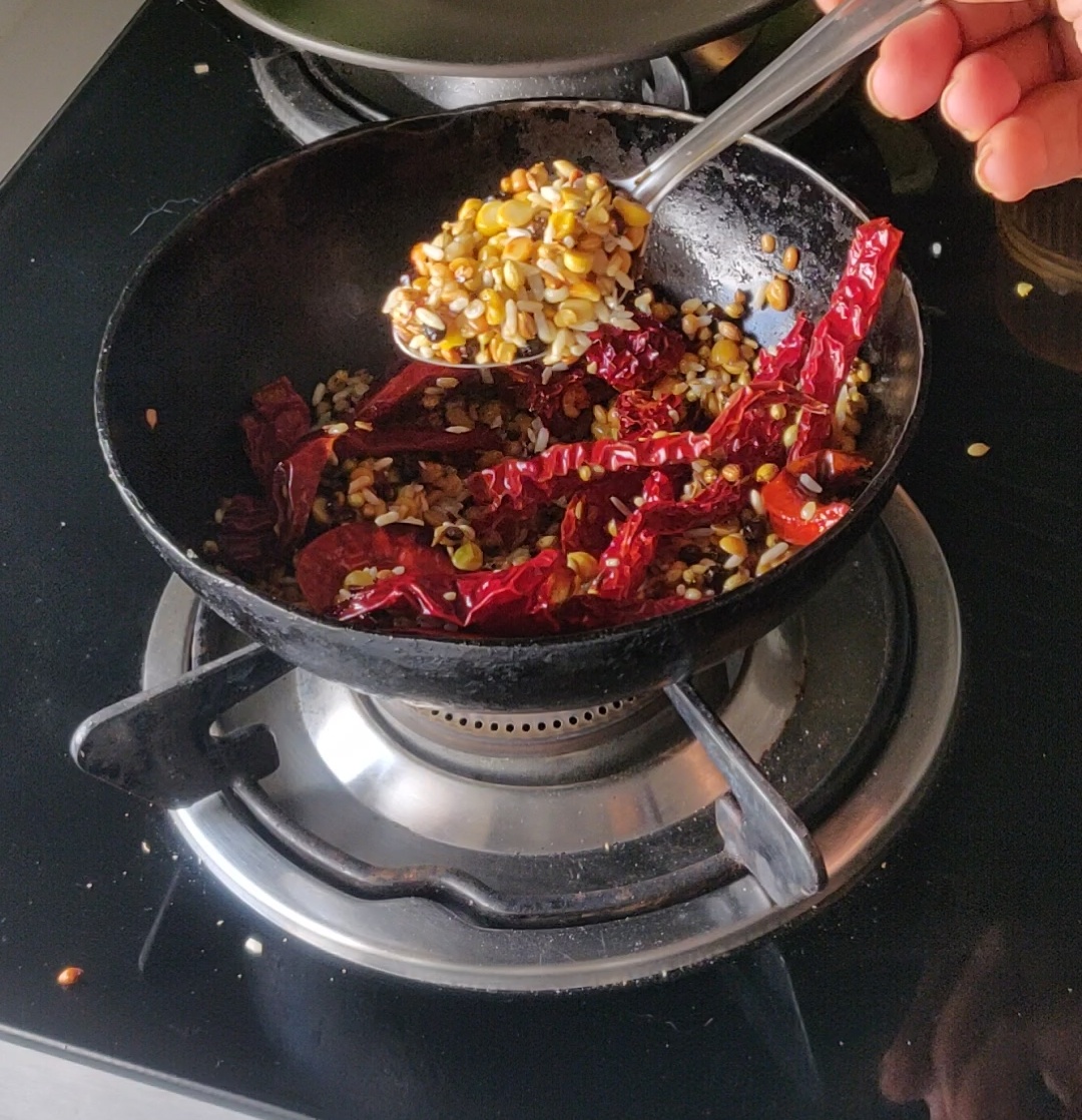 MOCHAKOTTAI KUZHAMBU | CHETTINADU MOCHAI KULAMBU / AVAREKALU CURRY ...