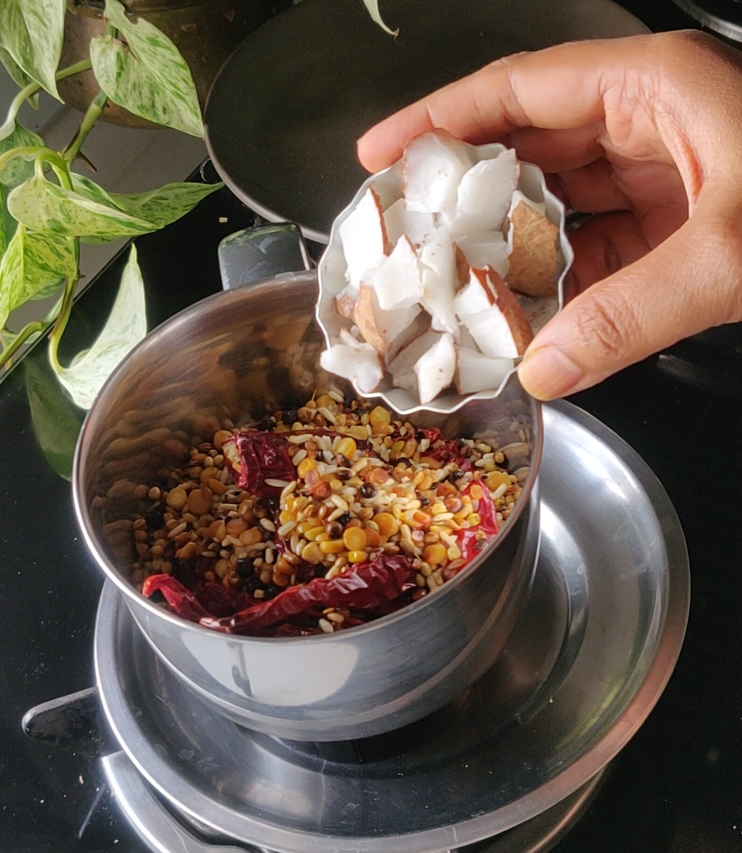 MOCHAKOTTAI KUZHAMBU | CHETTINADU MOCHAI KULAMBU / AVAREKALU CURRY ...