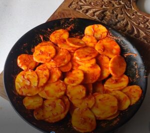 ALOO TAWA FRY RECIPE | POTATO TAWA FRY - ALOO RAVA FRY - Cook with Smile
